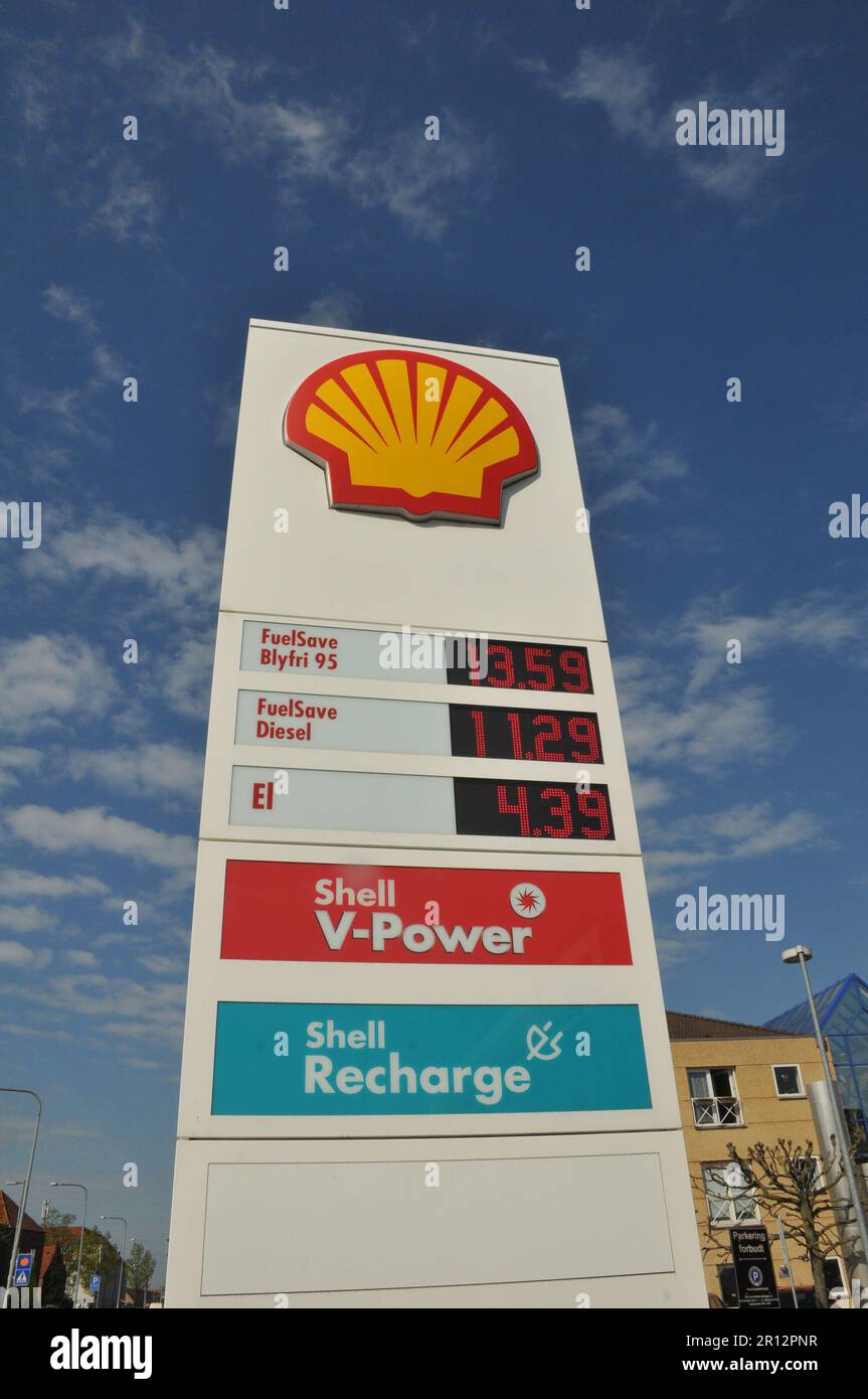 Petrol sattion hi-res stock photography and images - Alamy