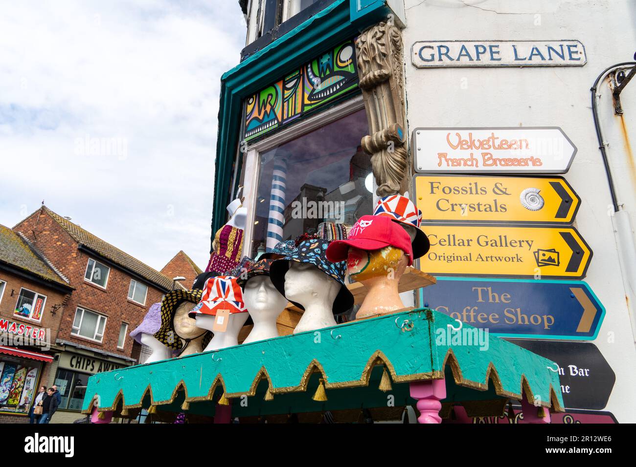 Whitby rock hi-res stock photography and images - Alamy