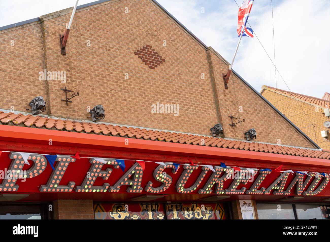 Play arcade sign hi-res stock photography and images - Alamy
