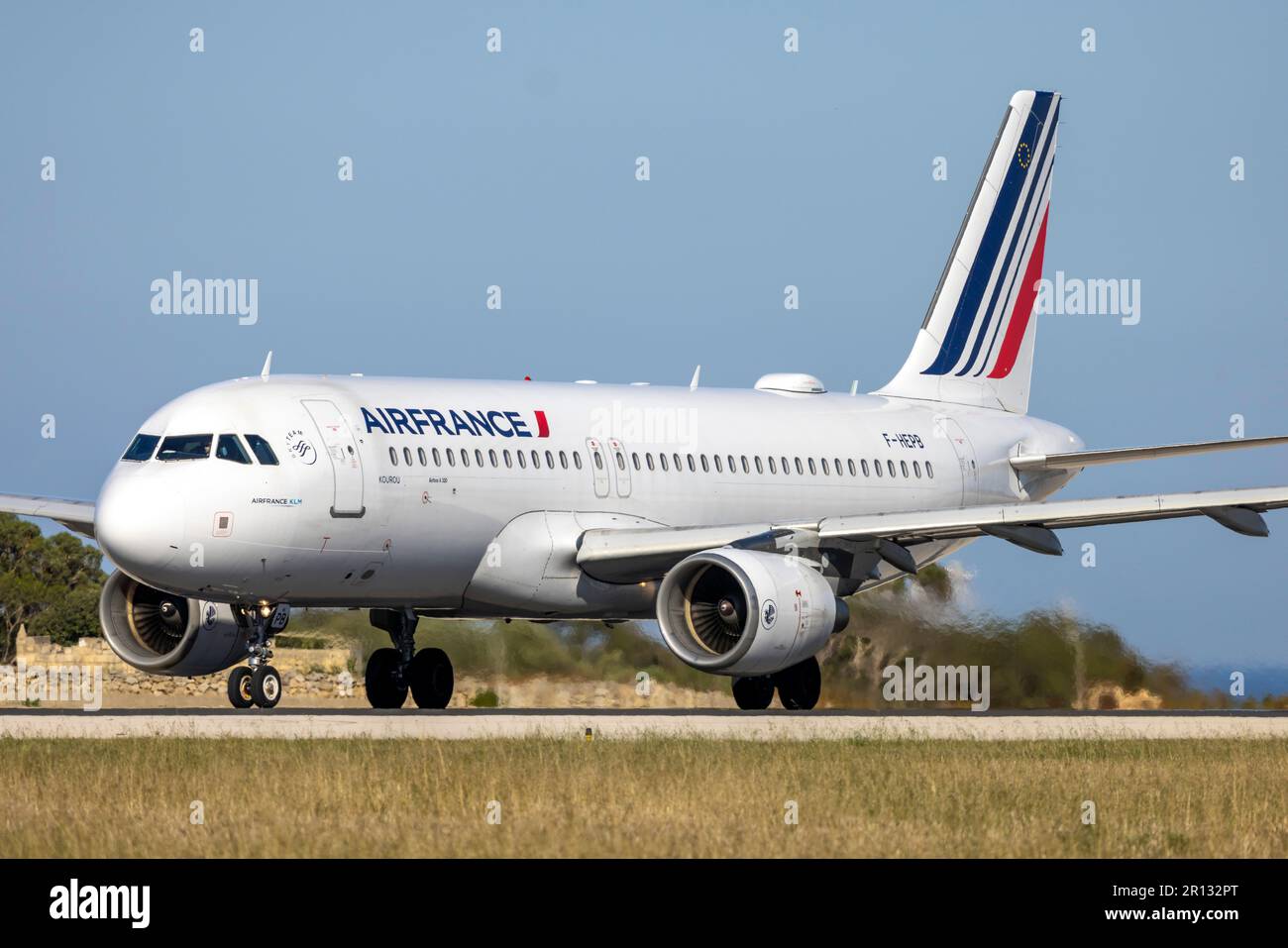 Air France Airbus A320-214 (REG: F-HEPB) lining up for take off runway ...