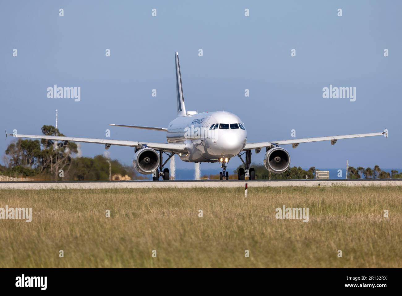 Air France Airbus A320-214 (REG: F-HEPB) lining up for take off runway ...