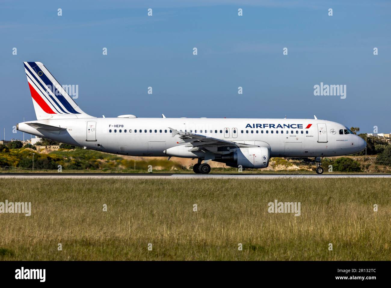 Air France Airbus A320-214 (REG: F-HEPB) lining up for take off runway ...
