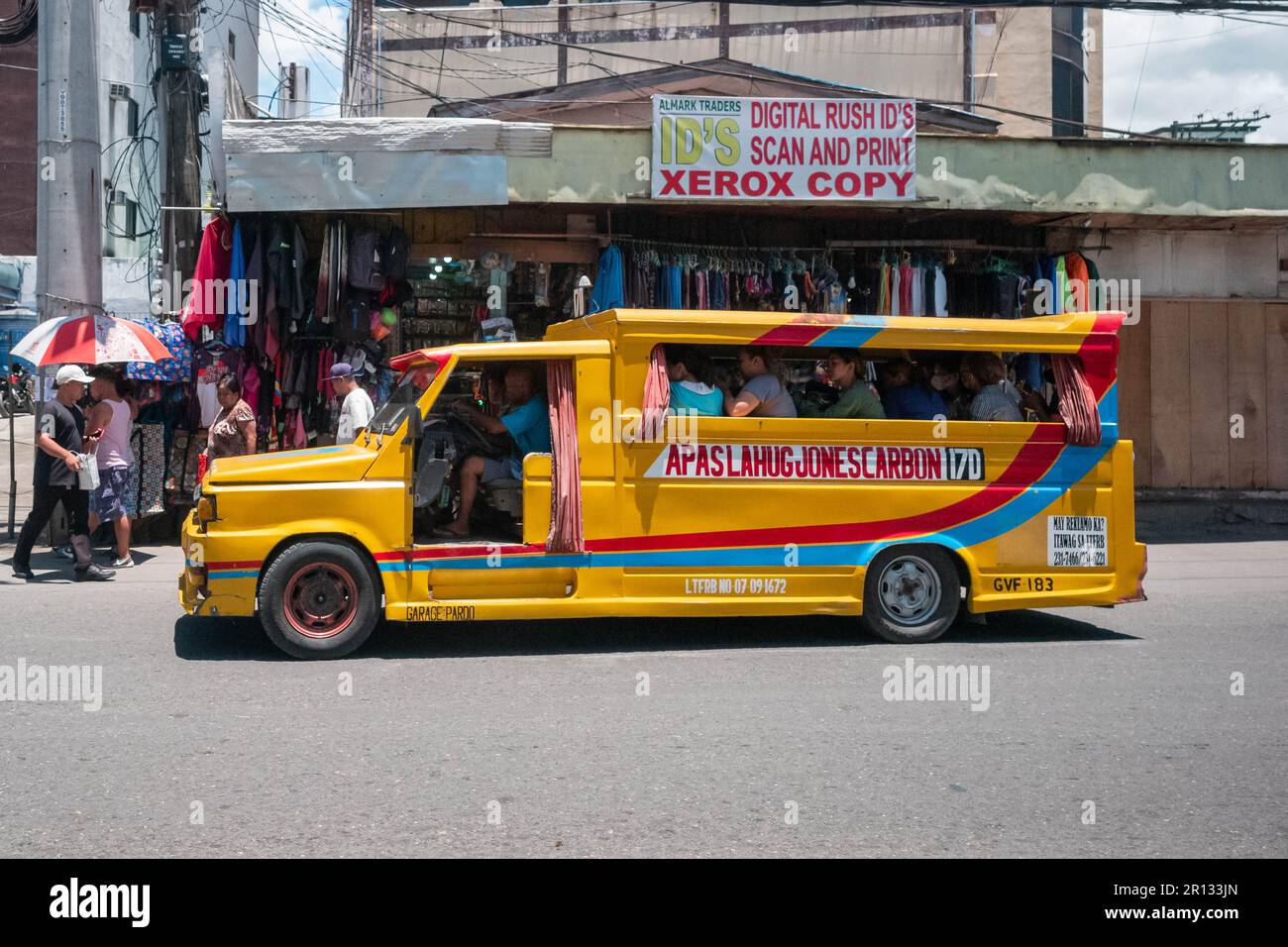 Cebu Street Traders Stock Photo - Alamy