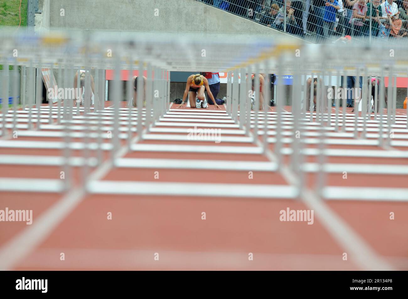 Start zum 100m Hürdenlauf der Frauen Leichtathletik Gala in Wattenscheid am 2.8.2009 Stock Photo ...