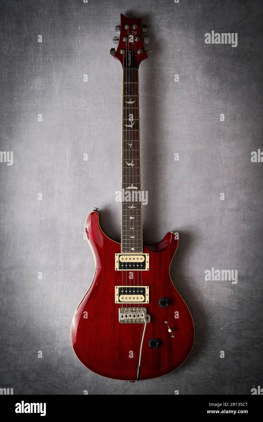 Red prs guitar hi-res stock photography and images - Alamy