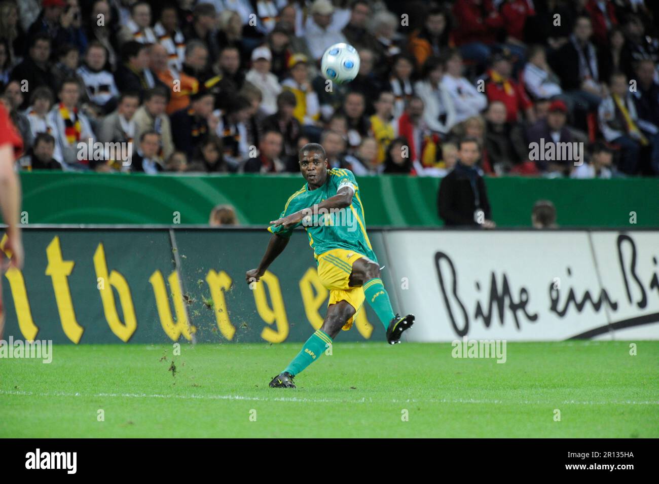 Aaron Mokoena Aktion Fußball Länderspiel, Deutschland - Südafrika 2:0 ...