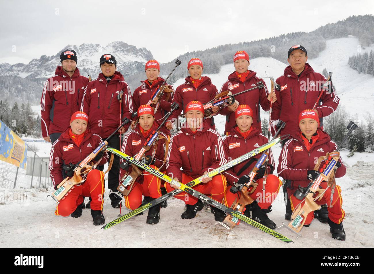 Biathlon Team China oben von links: Rene Altenburger Koch, Song Wenbin ...