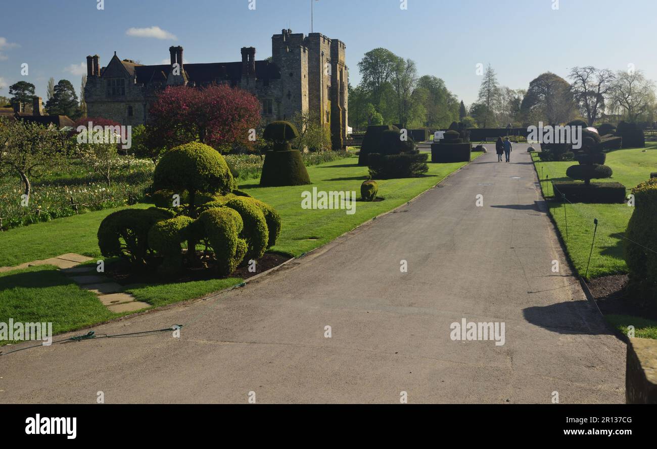 Topiary at Hever Castle, the childhood home of Anne Boleyn Stock Photo ...