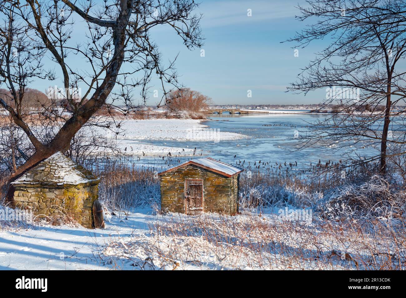 river frozen over after blizzard Stock Photo - Alamy