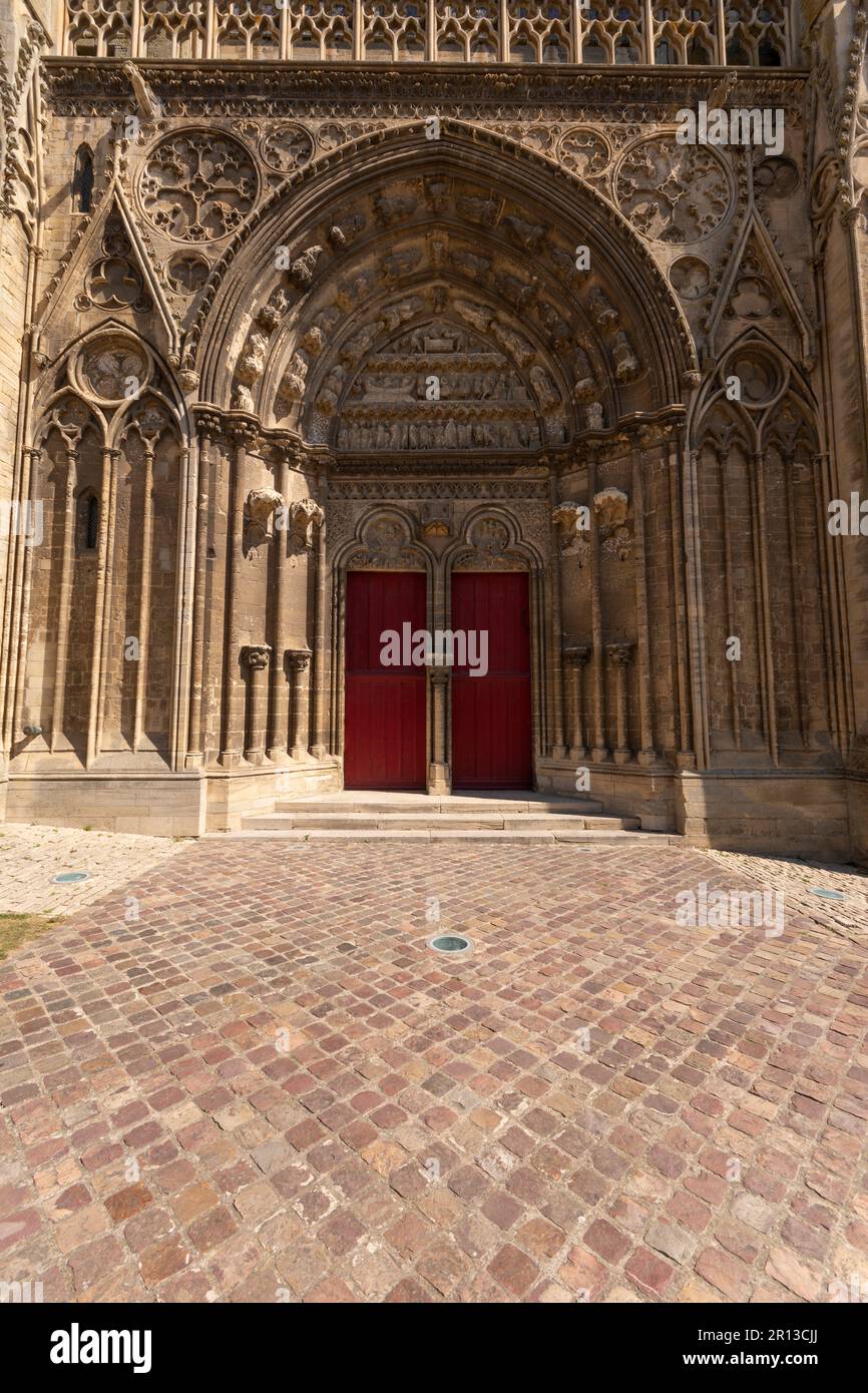 Notre-Dame de Bayeux Cathedral. Norman-Romanesque and Gothic style ...