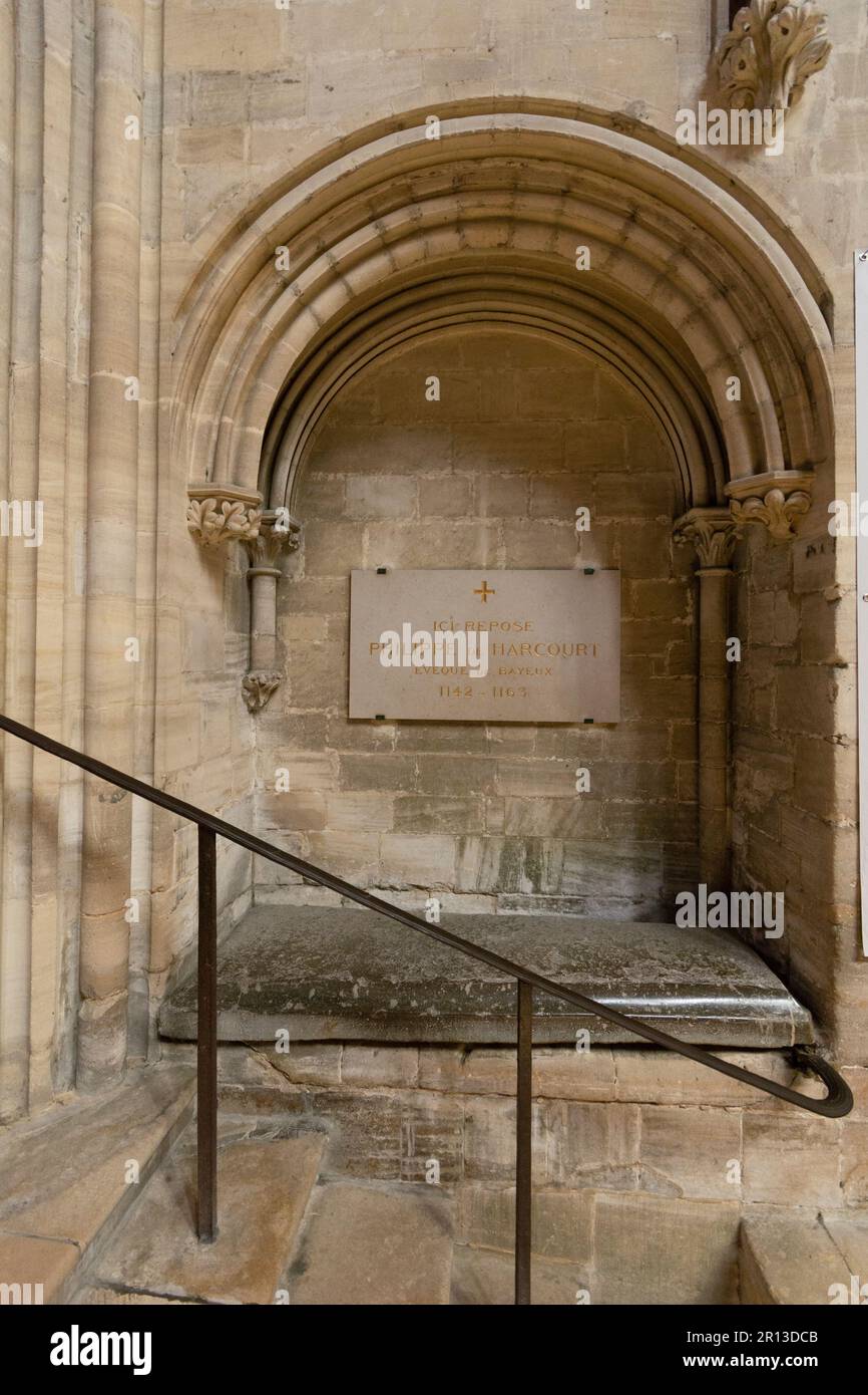 Notre-Dame de Bayeux Cathedral. Norman-Romanesque and Gothic style ...