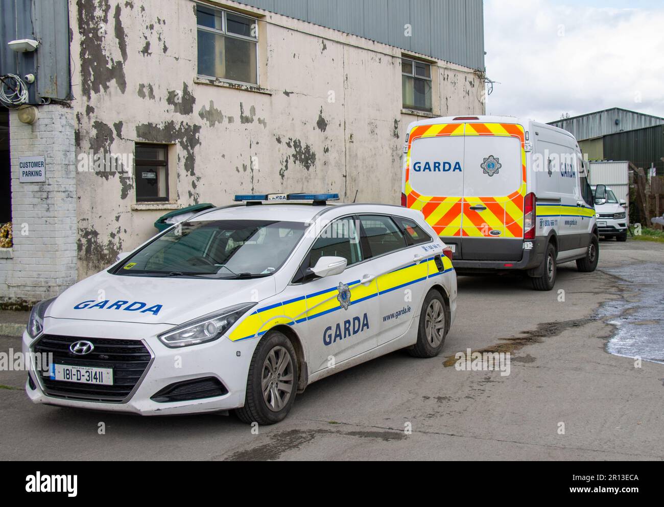 Irish police force at crime scene hi-res stock photography and images ...