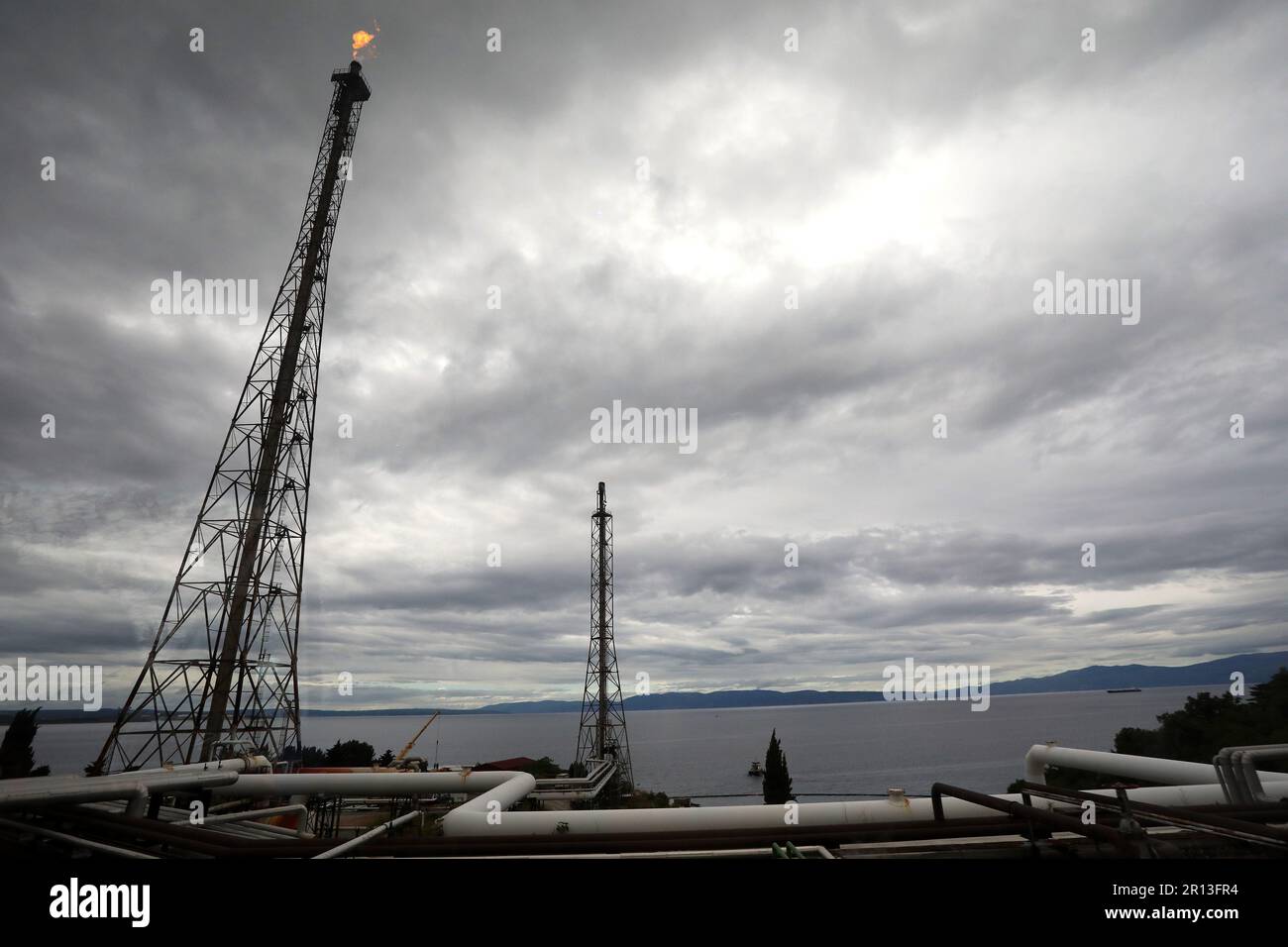 Oil refinery ina d d hi-res stock photography and images - Alamy
