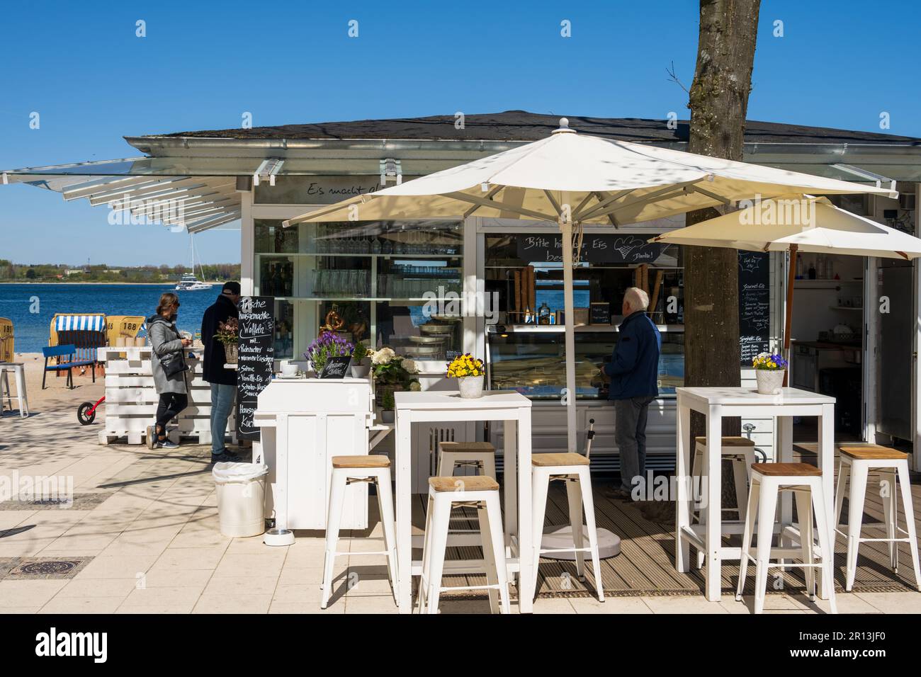 Heikendorf, Deutschland, Mai 2023 Strandcaffee Zantops an der ...