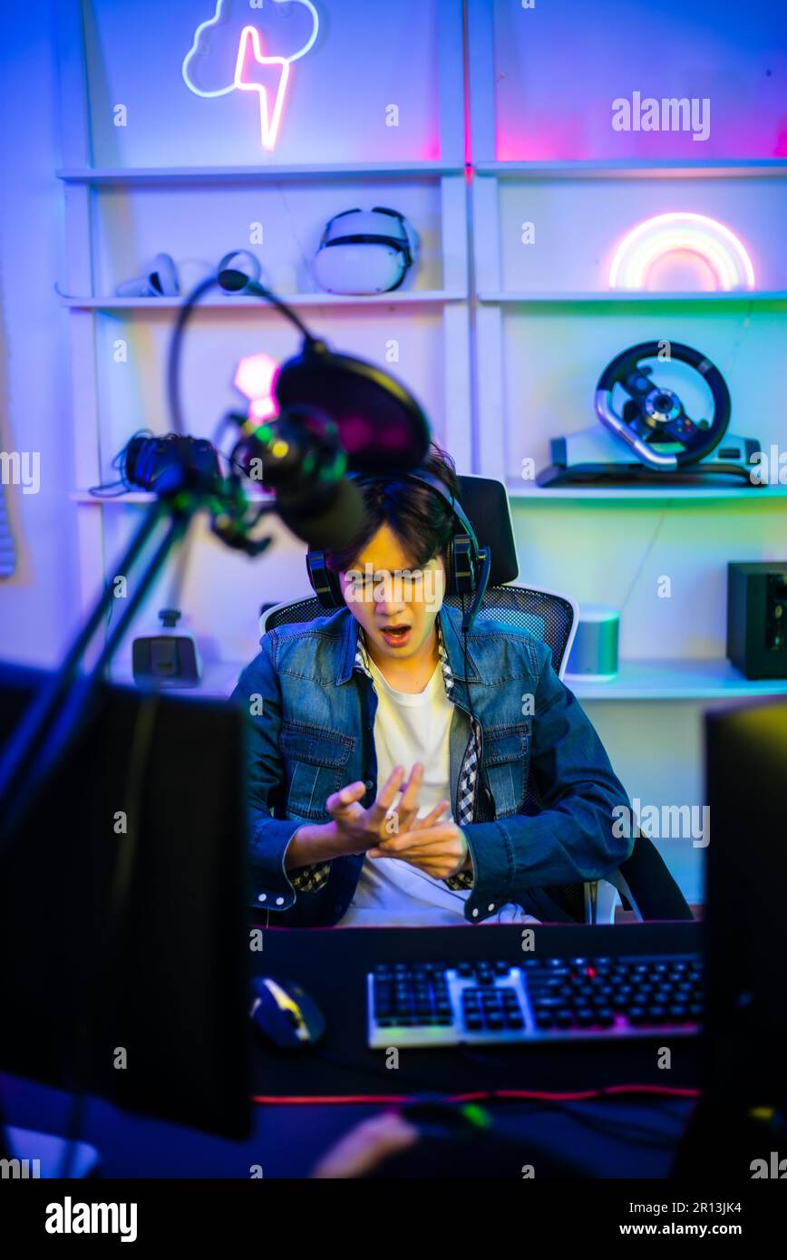 Streaming practice hi-res stock photography and images - Alamy