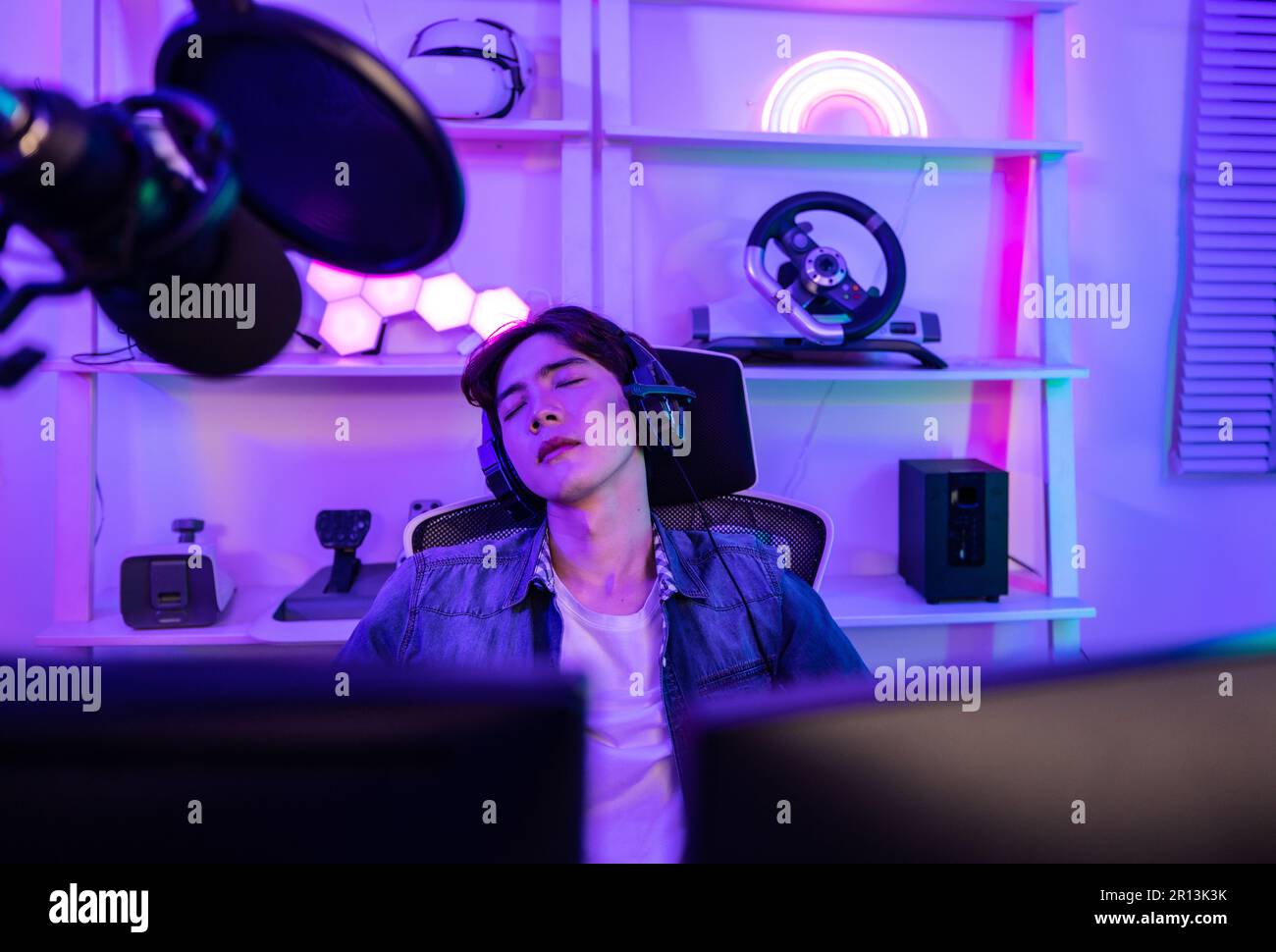 Streaming practice hi-res stock photography and images - Alamy