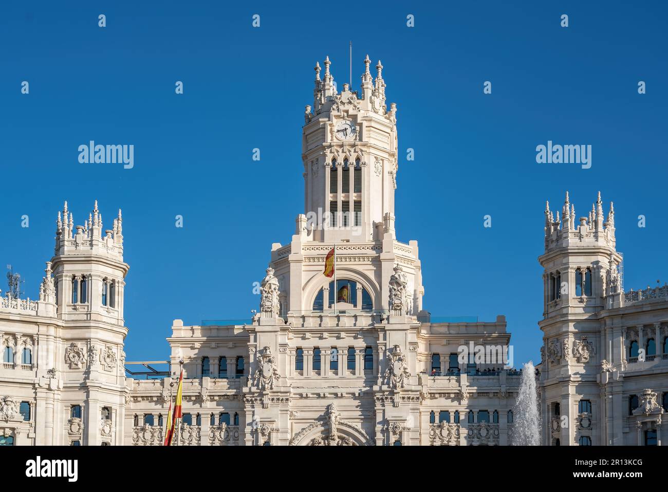 Palacio de cibeles facade hi-res stock photography and images - Alamy