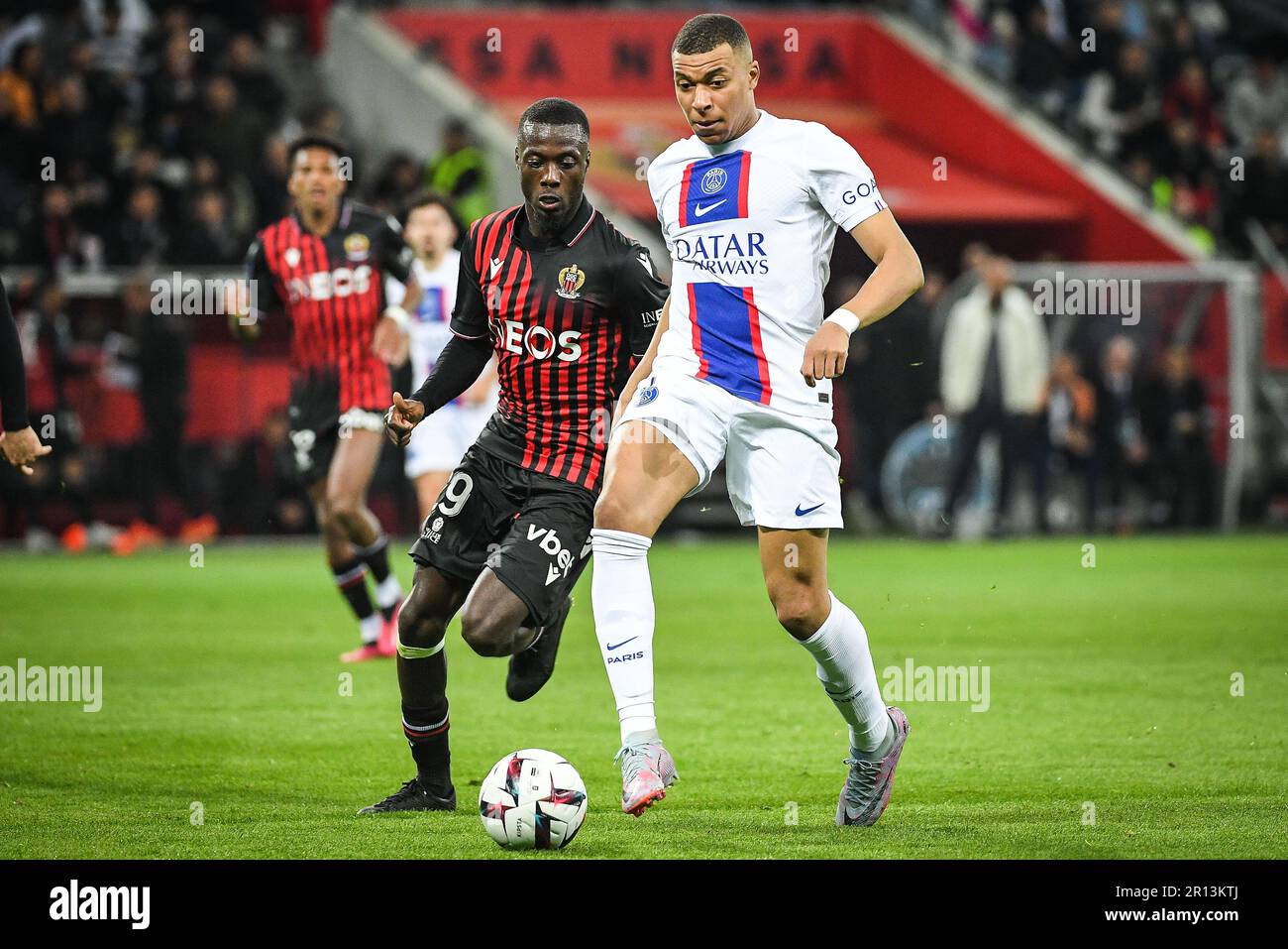 Nicolas PEPE of Nice and Kylian MBAPPE of PSG during the French ...