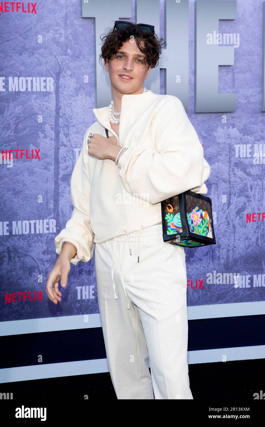 Leo netflix film hi-res stock photography and images - Alamy