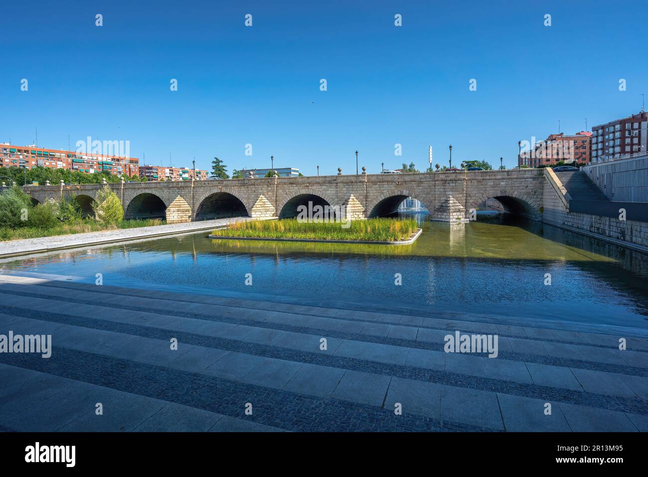 Bridge of Segovia (Puente de Segovia) - Madrid, Spain Stock Photo - Alamy