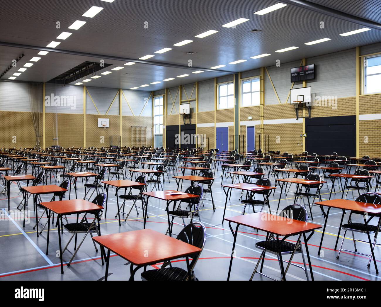Students final exams gym hi-res stock photography and images - Alamy
