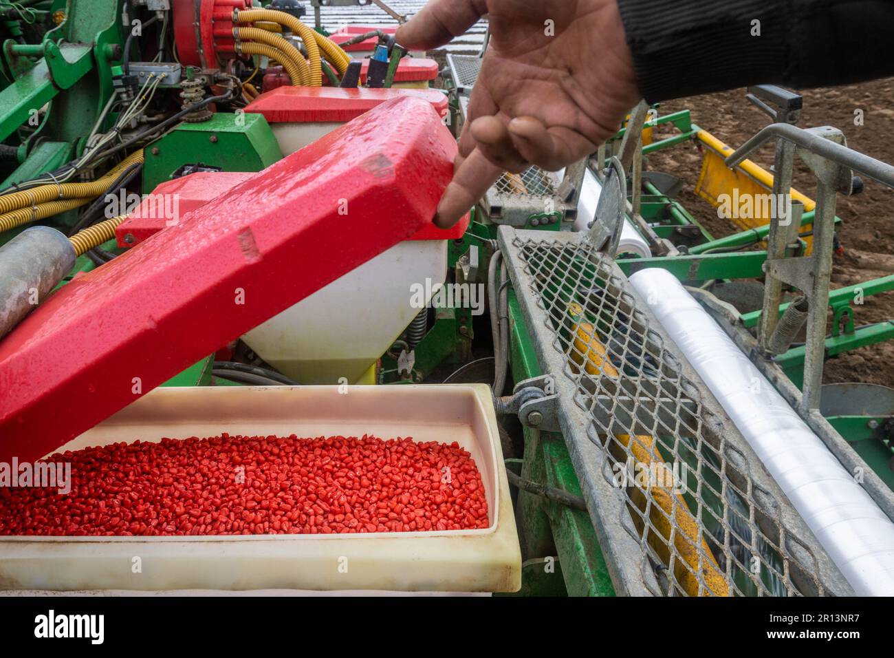 Full hopper hi-res stock photography and images - Alamy