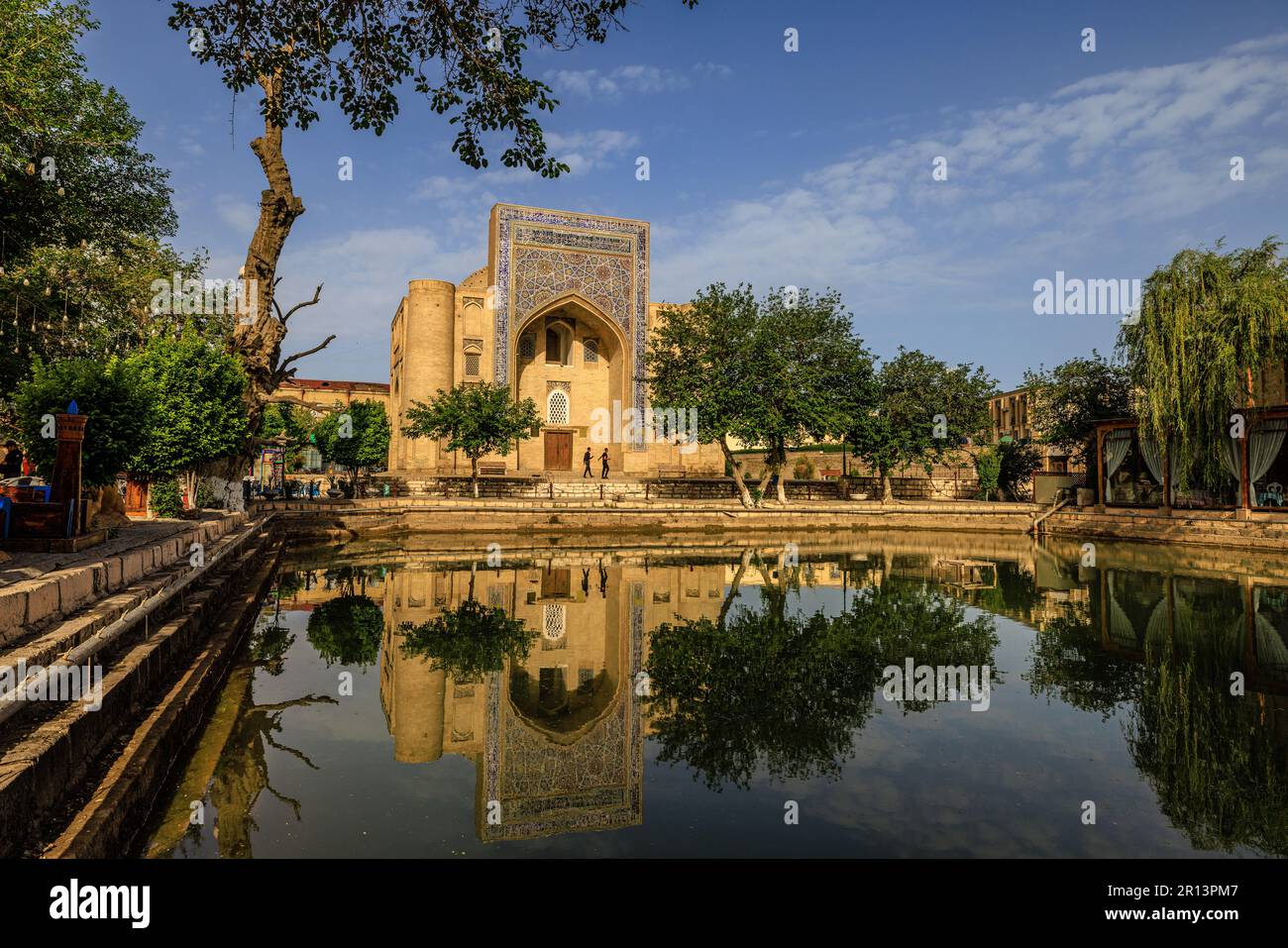 Reflecting pool surroundings hi-res stock photography and images - Alamy