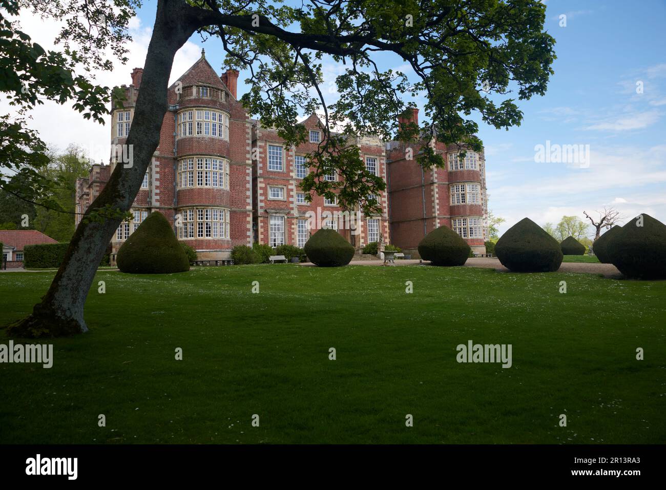 Manor house front elevation hi-res stock photography and images - Alamy