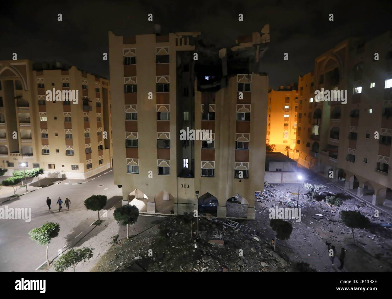 Palestinians inspect the ruins of the house of the prominent leader of ...