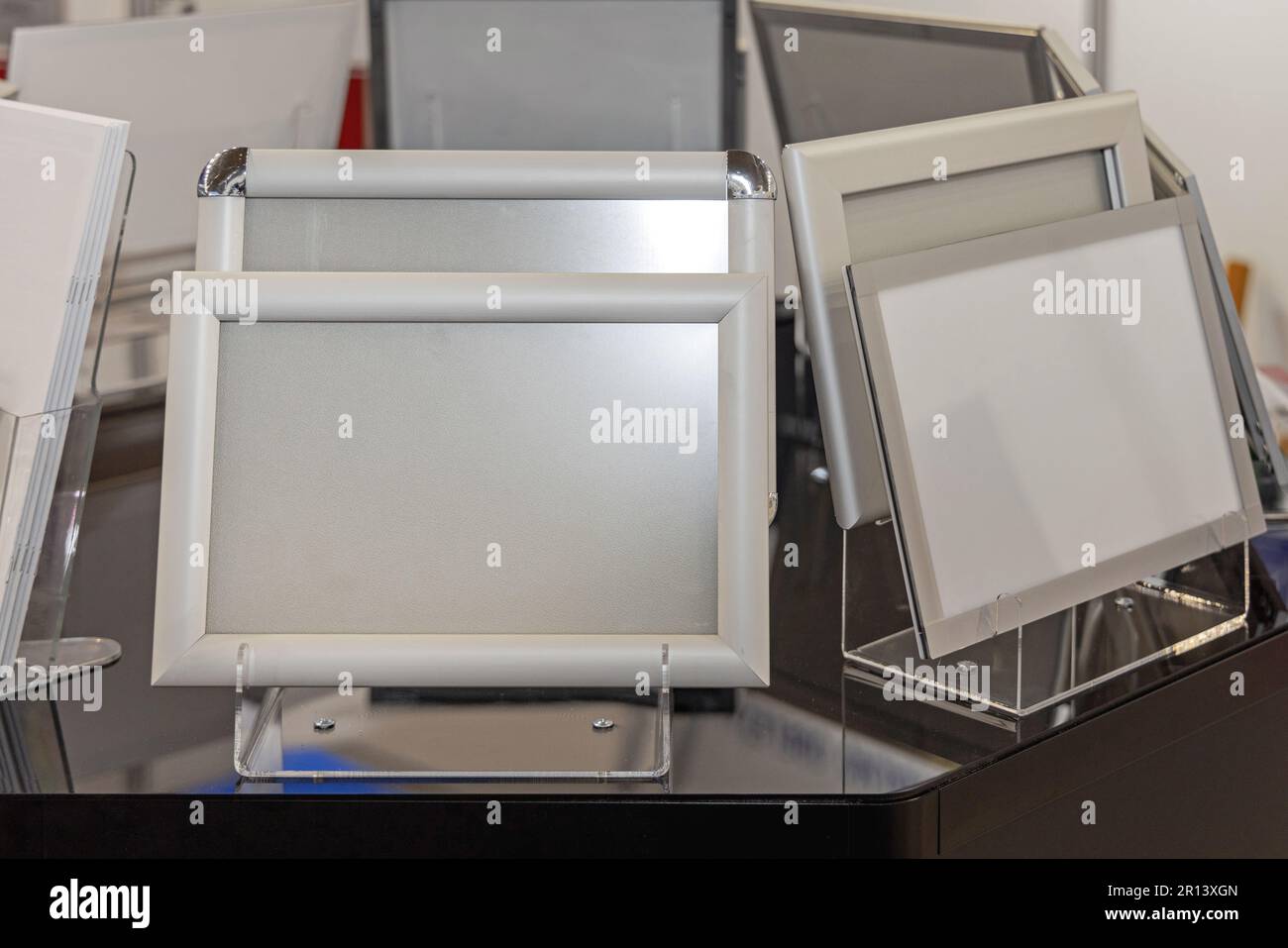 Information desk sign interior hi-res stock photography and images - Alamy