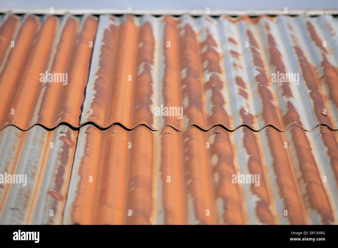 Rusty tin roof hi-res stock photography and images - Alamy