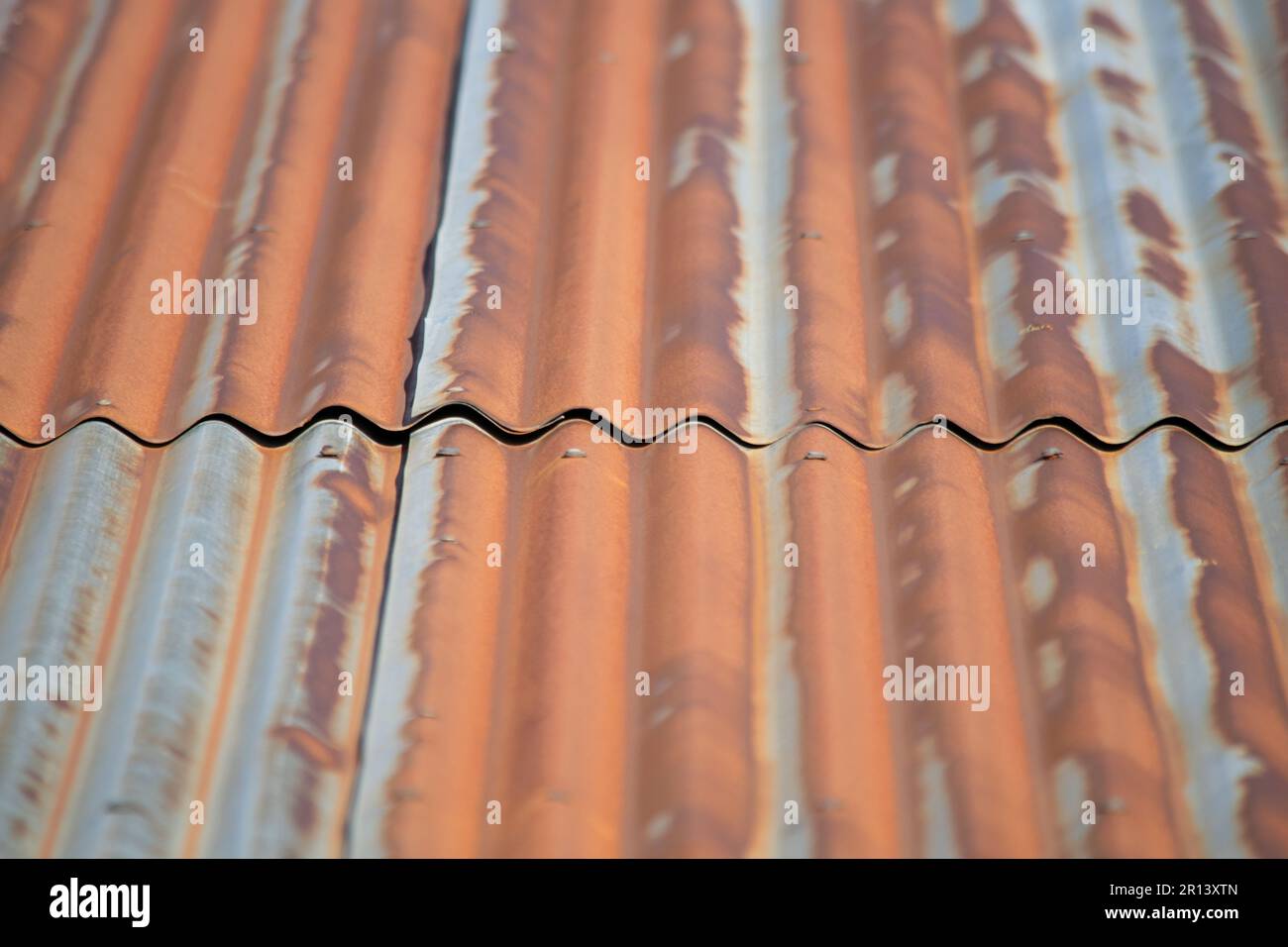 Rusty tin roof hi-res stock photography and images - Alamy