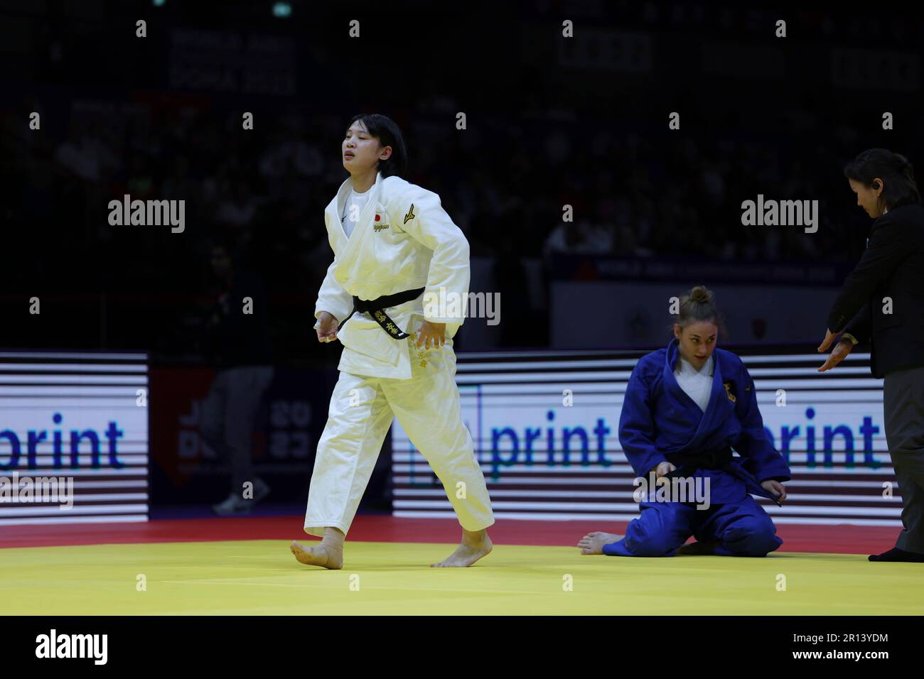 Japan's Saki NIIZOE (white) and Germany's Giovanna GERSCOCCIMARRO (blue ...