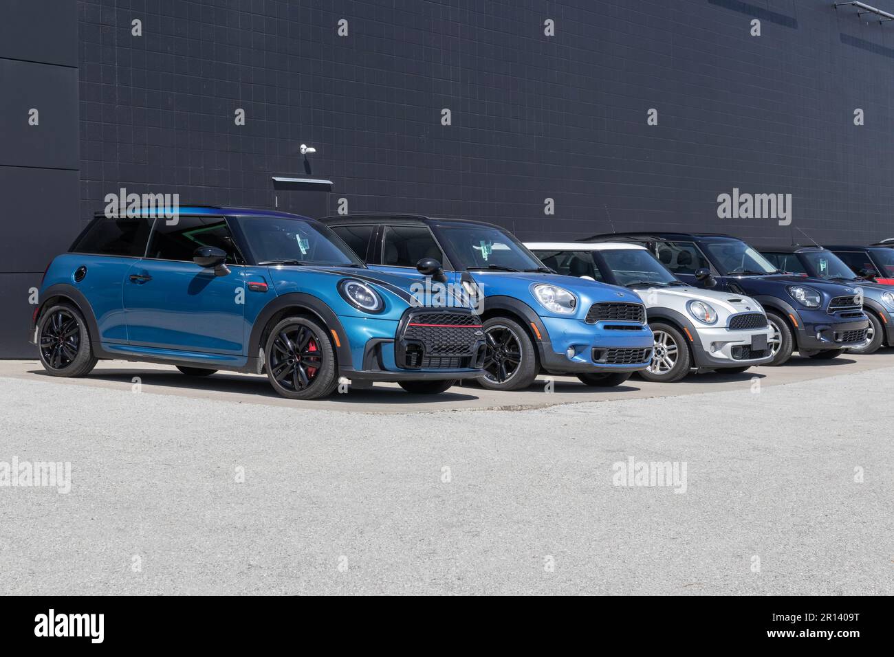 Indianapolis - Circa May 2023: Mini Hardtop vehicles awaiting service ...