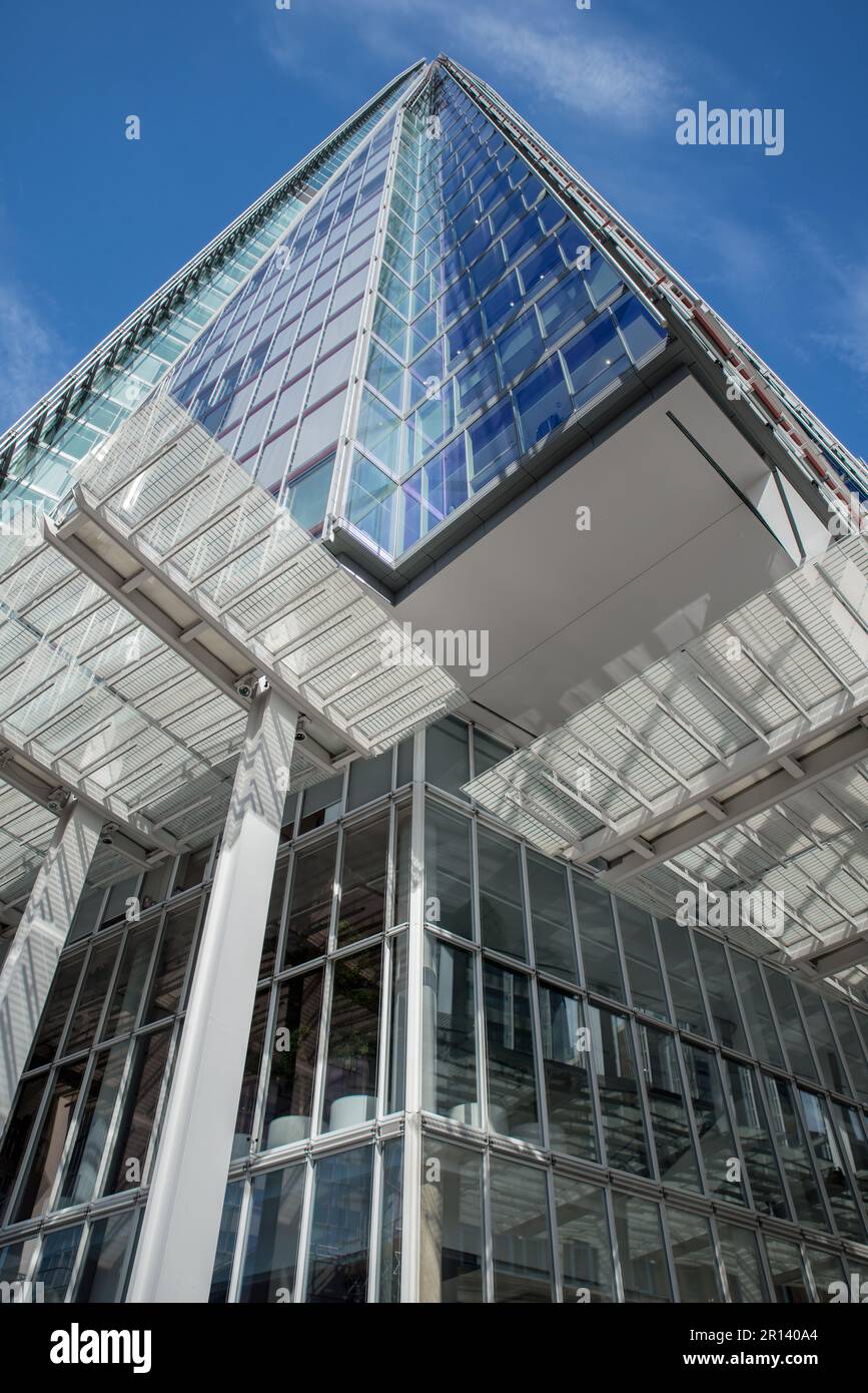 Looking up the shard hi-res stock photography and images - Alamy