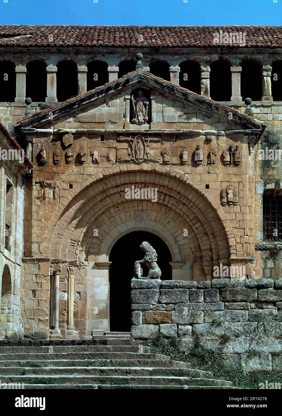 PORTICO DE LA COLEGIATA DE SANTILLANA DEL MAR - SIGLO XII - ROMANICO ...