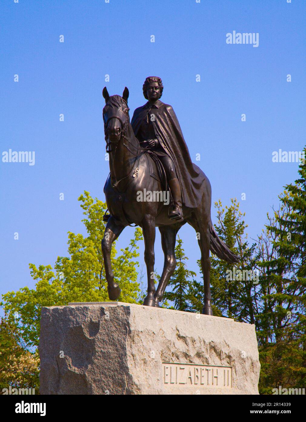 Canada, Ontario, Ottawa, Queen Elizabeth II, statue Stock Photo - Alamy