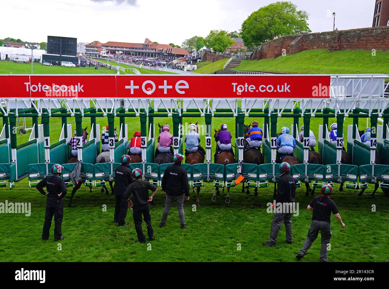 Chester racecourse starting stalls hi-res stock photography and images ...
