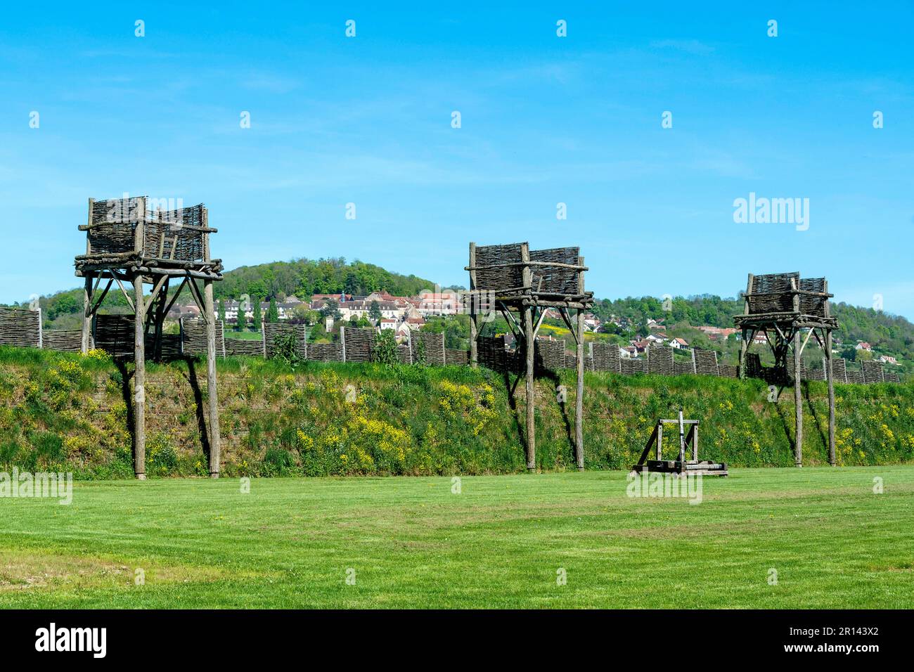 Alise-Sainte-Reine. Cotre d'Or . MuseoParc d'Alesia by Bernard Tschumi ...