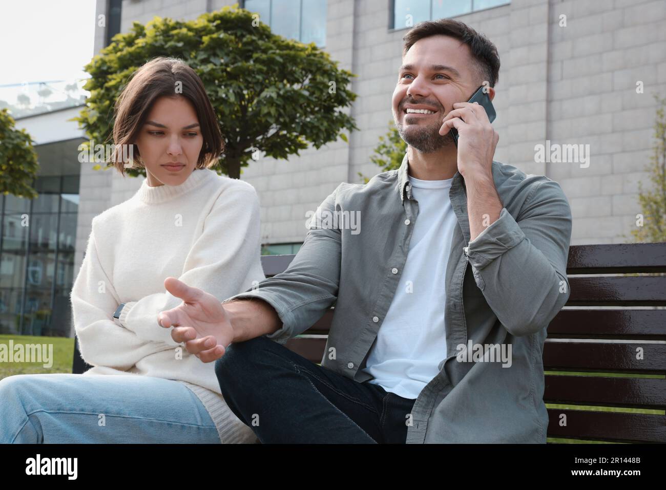 Man ignoring woman talking hi-res stock photography and images - Alamy