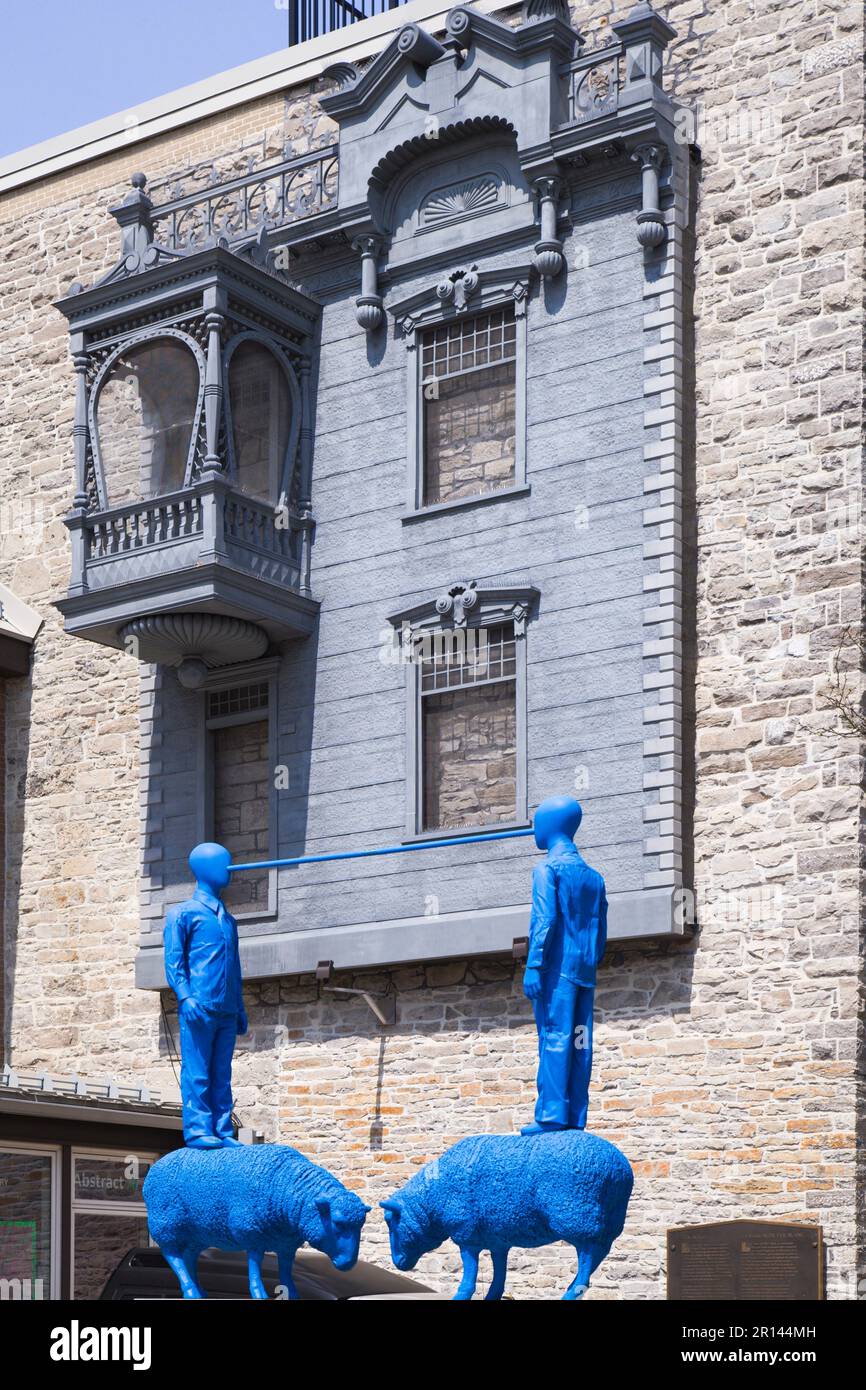 Tin house hi-res stock photography and images - Alamy