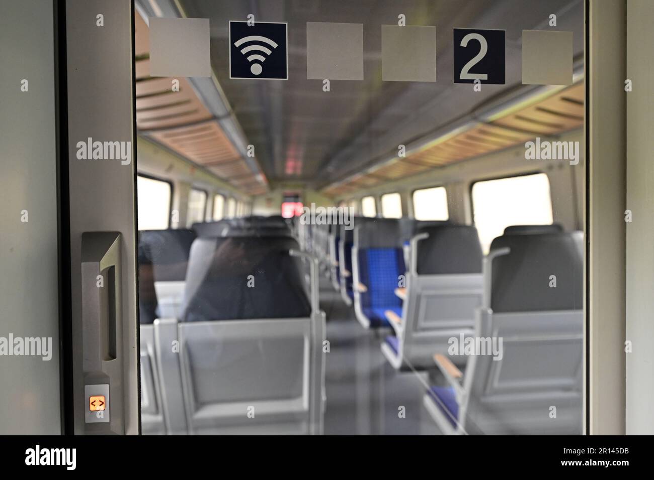 Erfurt, Germany. 11th May, 2023. A WLAN symbol can be seen on a glass ...