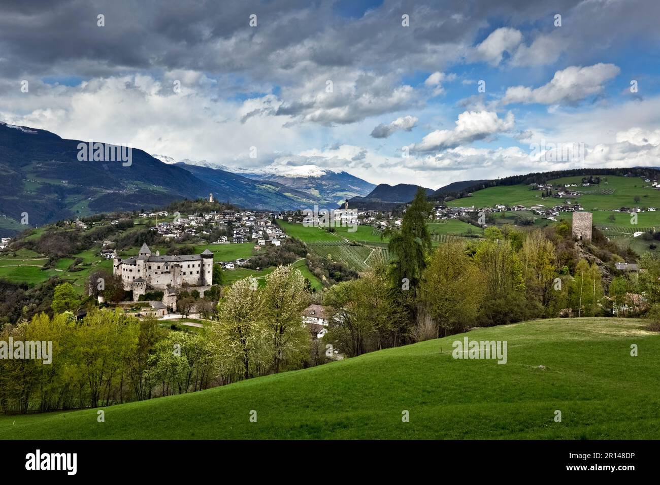 Tyrolean architecture hi-res stock photography and images - Alamy