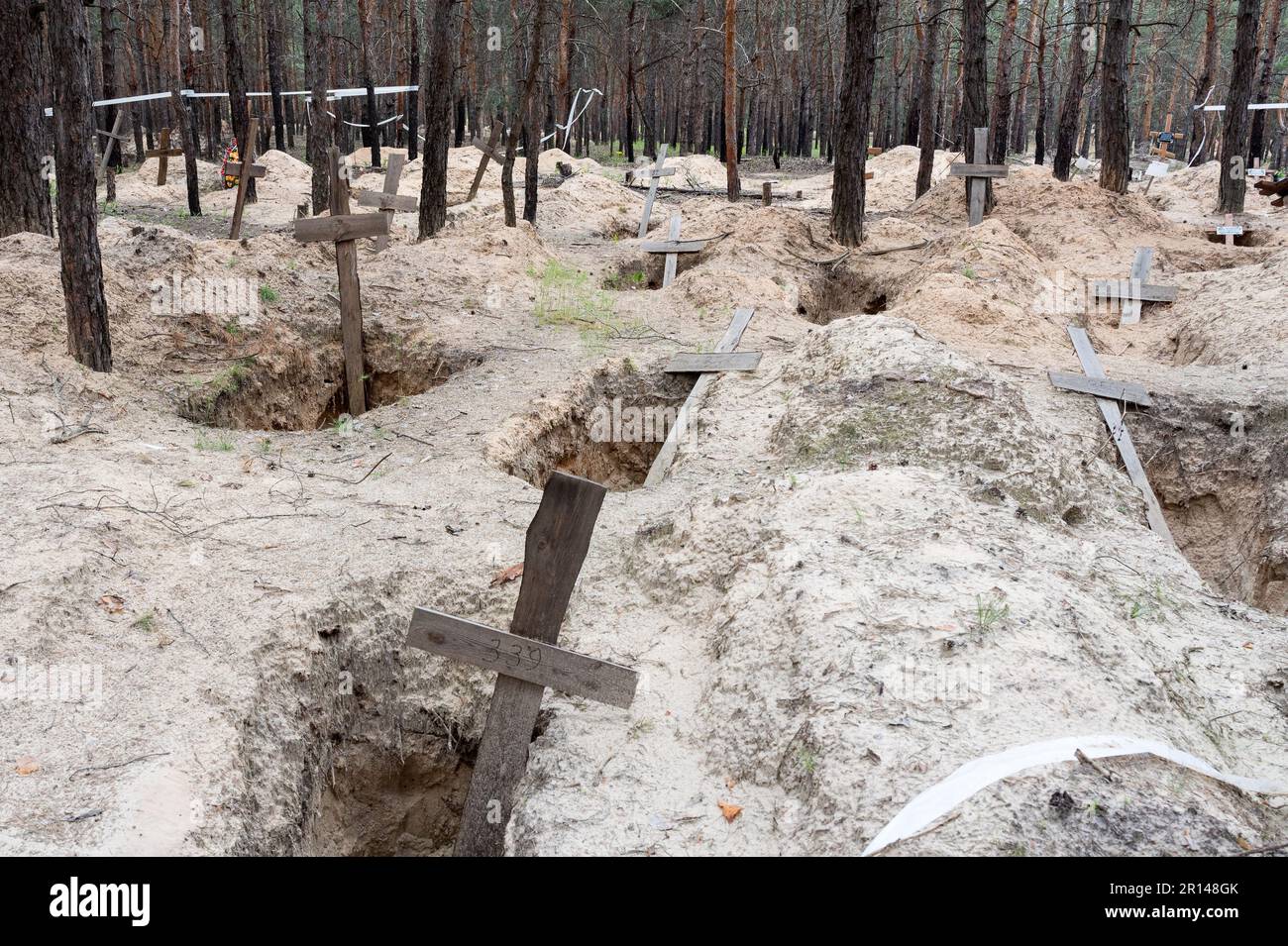 Kupiansk, Ukraine. 10th May, 2023. Temporary Ukrainian cemetery in ...