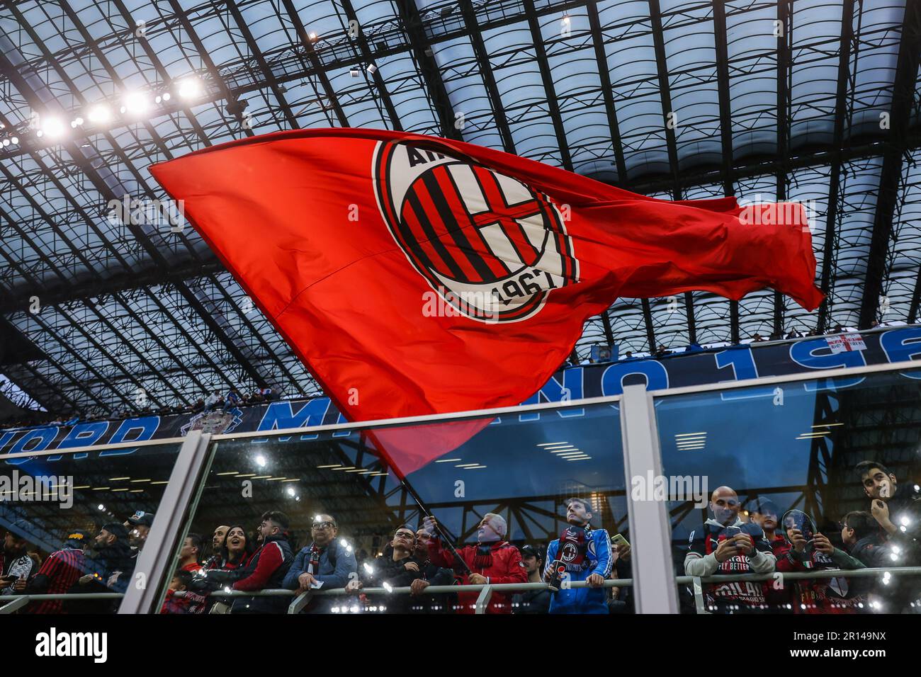 Inter milan fan champions league hi-res stock photography and images ...