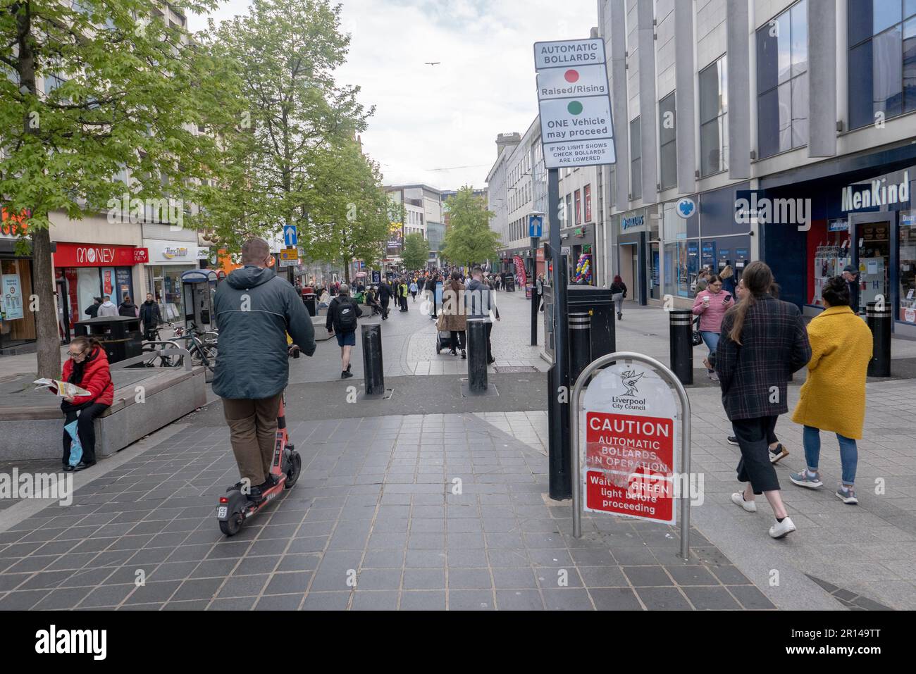 Liverpool road sign hi-res stock photography and images - Alamy