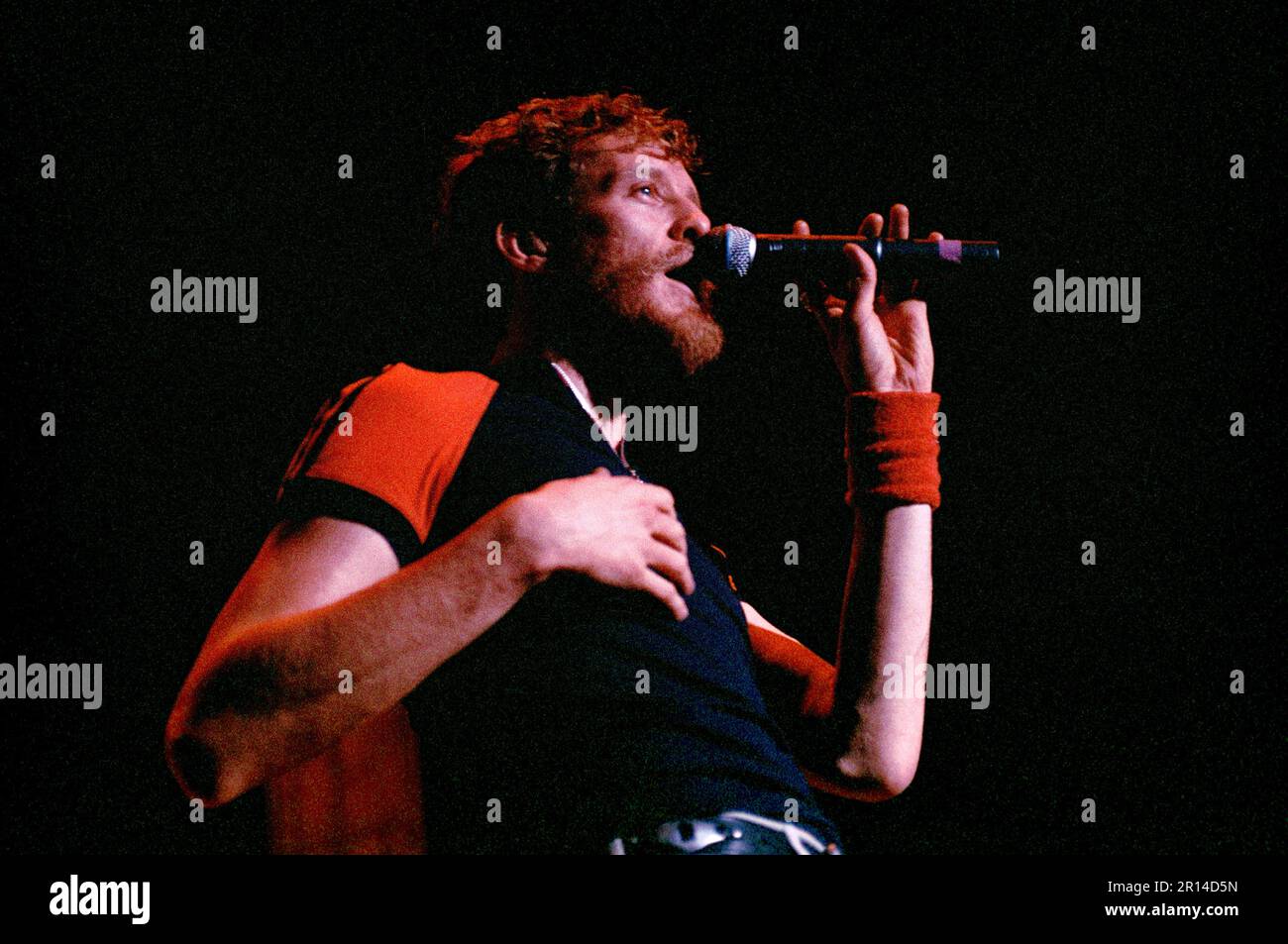 Milan Italy 1994-11-19 : Chris Barron singer of Spin Doctors lice ...