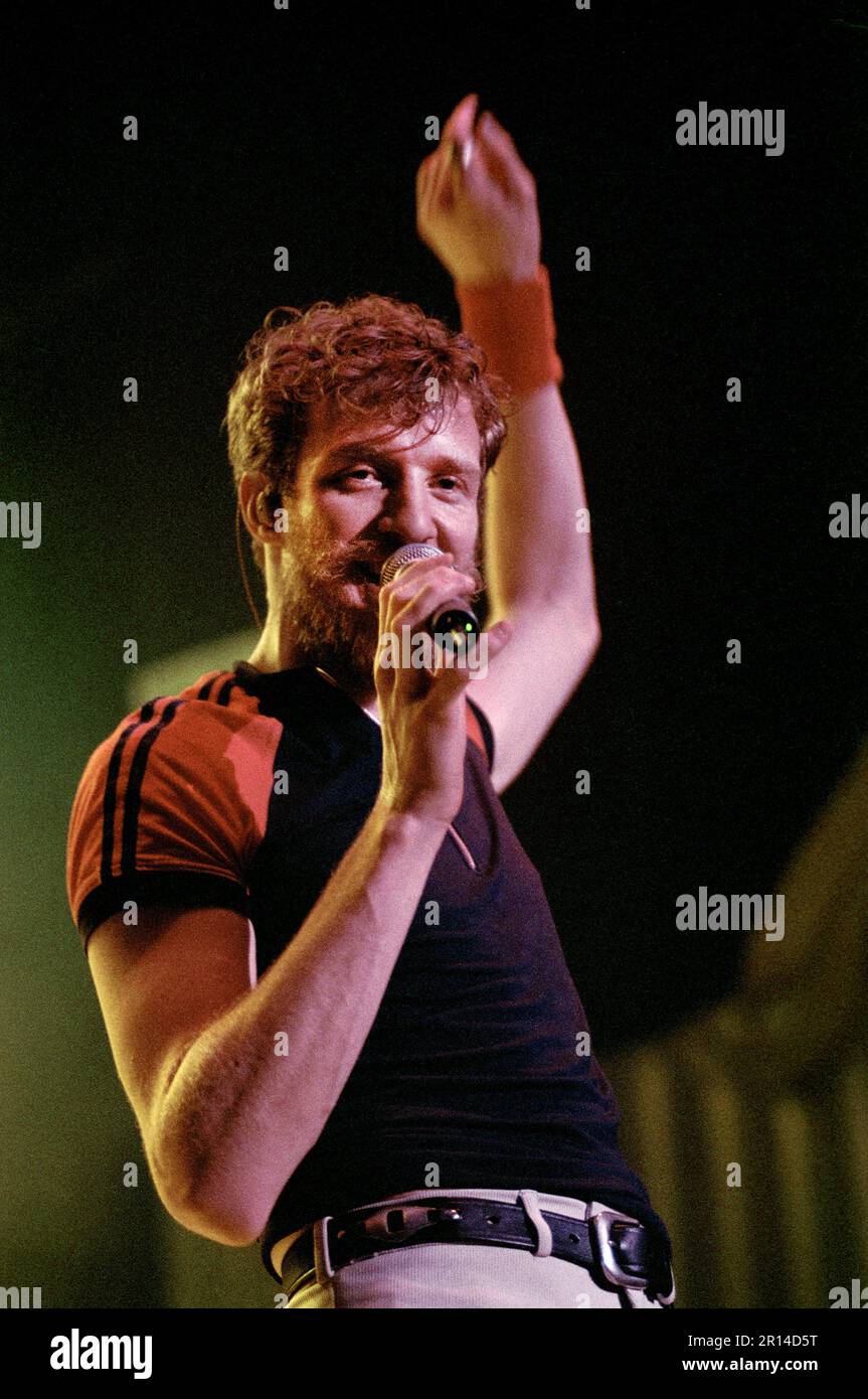 Milan Italy 1994-11-19 : Chris Barron singer of Spin Doctors lice ...