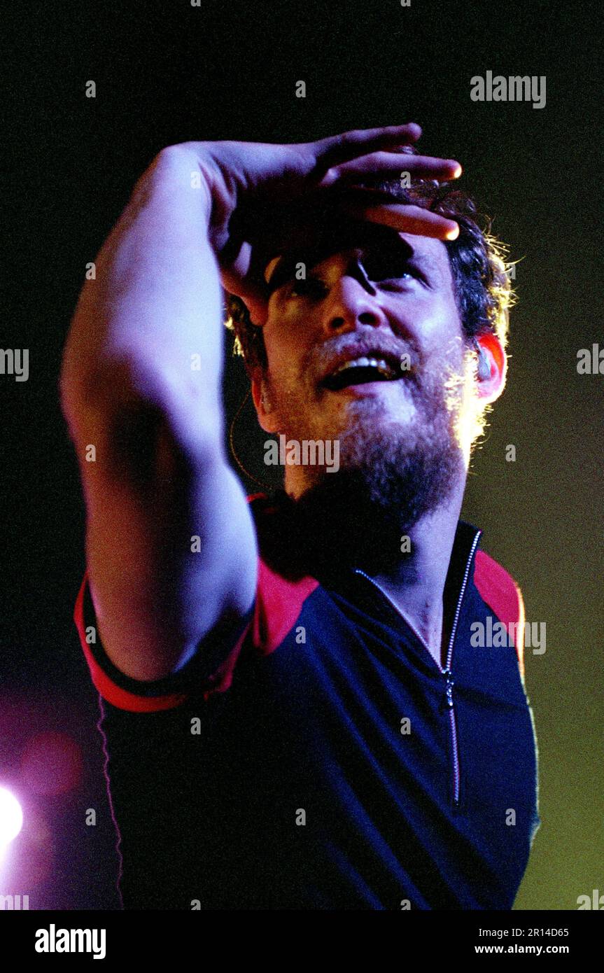 Milan Italy 1994-11-19 : Chris Barron singer of Spin Doctors lice ...