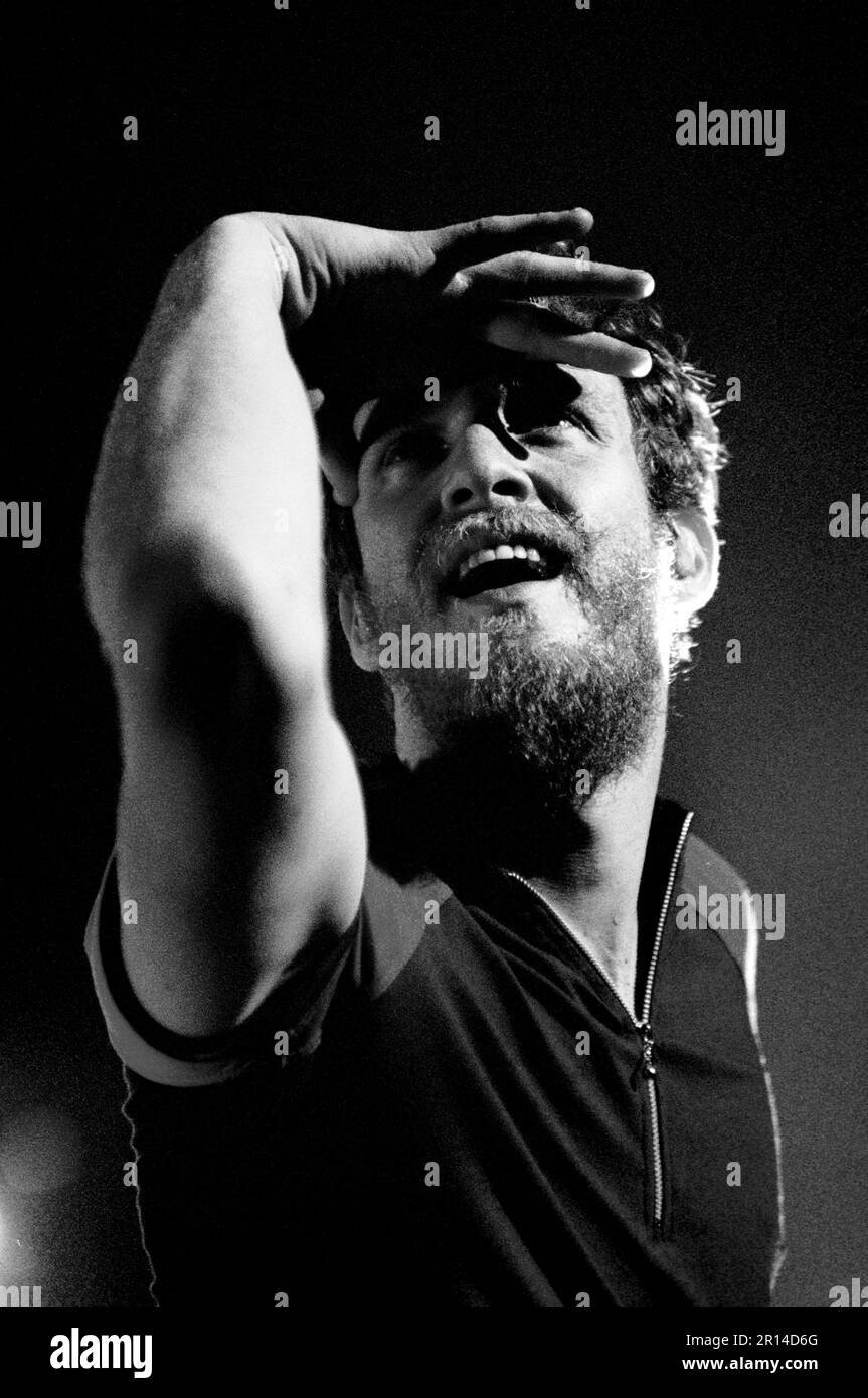 Milan Italy 1994-11-19 : Chris Barron singer of Spin Doctors lice ...